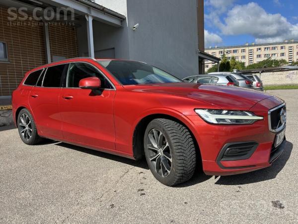 Red Volvo V60 2018 in Jurmala, with an engine capacity of 2.00 L and mileage of 209 thousand km for 15999 €, photo 4 on AUTOMOTO.COM.LV