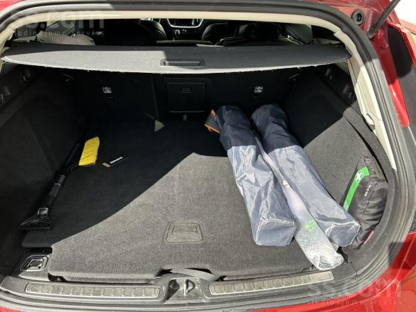 Red Volvo V60 2018 in Jurmala, with an engine capacity of 2.00 L and mileage of 209 thousand km for 15999 €, photo 10 on AUTOMOTO.COM.LV