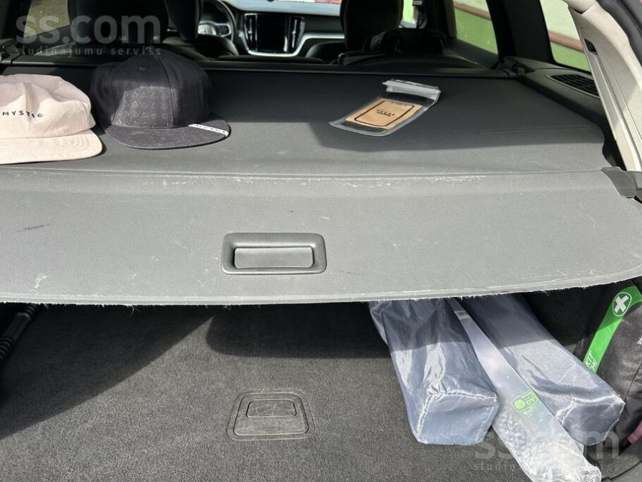Sarkans Volvo V60 2018 Jūrmala, ar dzinēja tilpumu 2.00 L un nobraukumu 209 tūkst. km par 15999 €, foto 12 vietnē AUTOMOTO.COM.LV