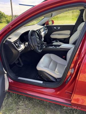 Red Volvo V60 2018 in Tallinn, with an engine capacity of 2.00 L and mileage of 205 thousand km for 12500 €, photo 7 on AUTOMOTO.COM.LV