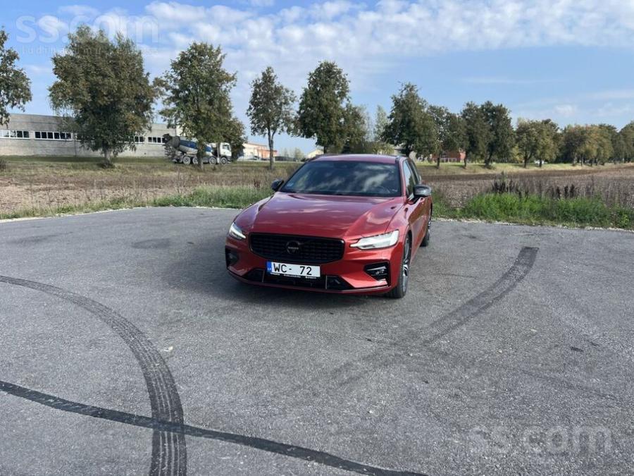 Red Volvo V60 2019 in Riga, with an engine capacity of 2.00 L and mileage of 0 thousand km for 25300 €, photo 2 on AUTOMOTO.COM.LV