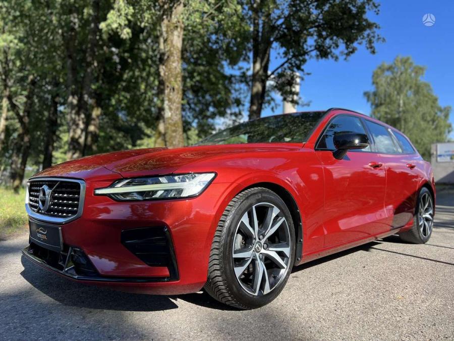 Red Volvo V60 2019 in Kazlu Ruda, with an engine capacity of 1.97 L and mileage of 300 thousand km for 13000 €, photo 3 on AUTOMOTO.COM.LV