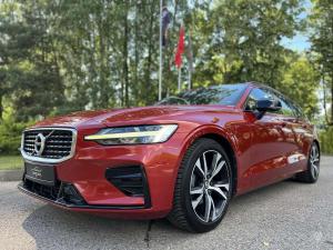 Red Volvo V60 2019 in Kazlu Ruda, with an engine capacity of 1.97 L and mileage of 300 thousand km for 13000 €, photo 7 on AUTOMOTO.COM.LV