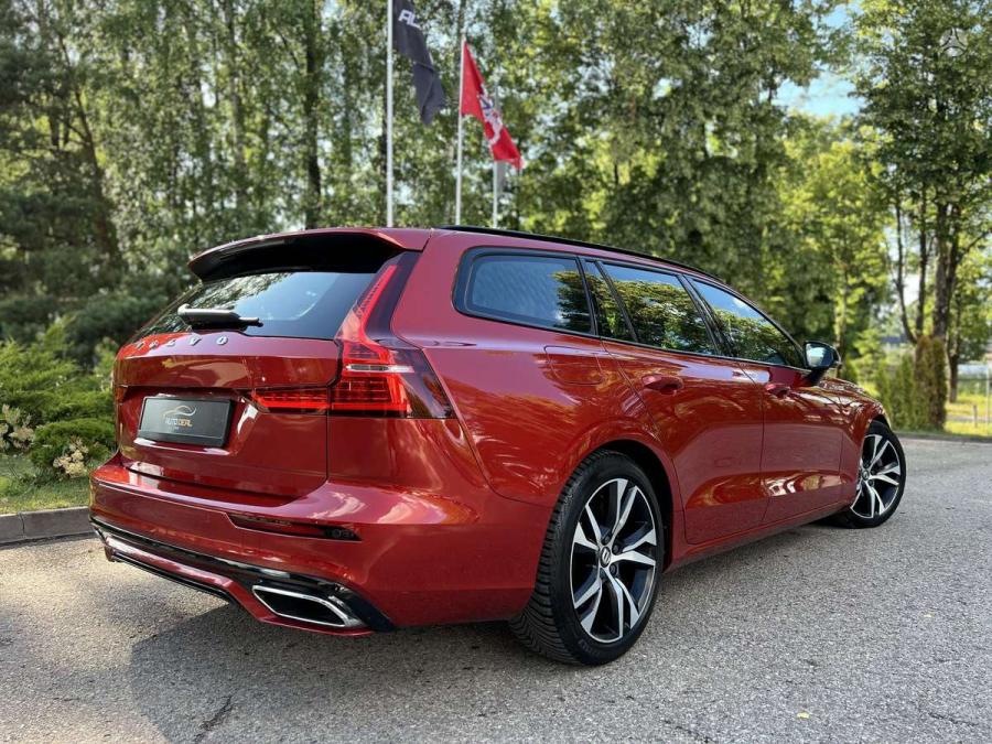 Red Volvo V60 2019 in Kazlu Ruda, with an engine capacity of 1.97 L and mileage of 300 thousand km for 13000 €, photo 9 on AUTOMOTO.COM.LV