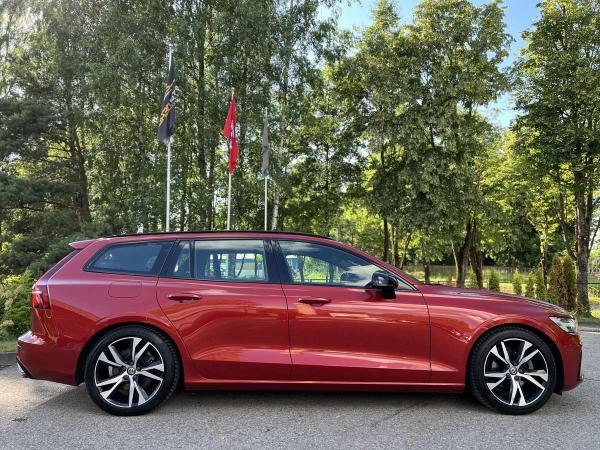 Red Volvo V60 2019 in Kazlu Ruda, with an engine capacity of 1.97 L and mileage of 300 thousand km for 13000 €, photo 10 on AUTOMOTO.COM.LV