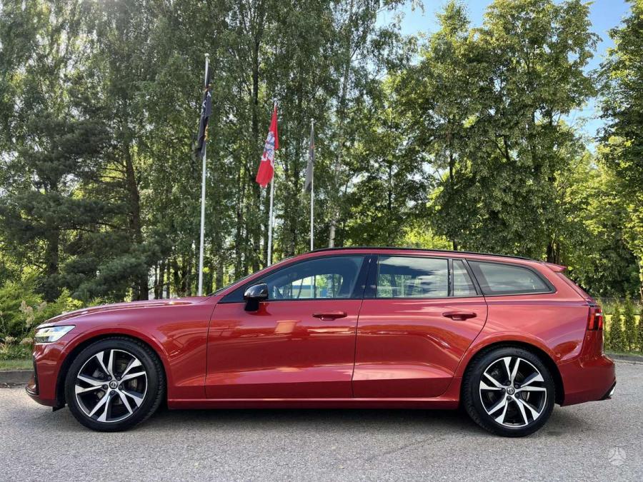 Red Volvo V60 2019 in Kazlu Ruda, with an engine capacity of 1.97 L and mileage of 300 thousand km for 13000 €, photo 12 on AUTOMOTO.COM.LV