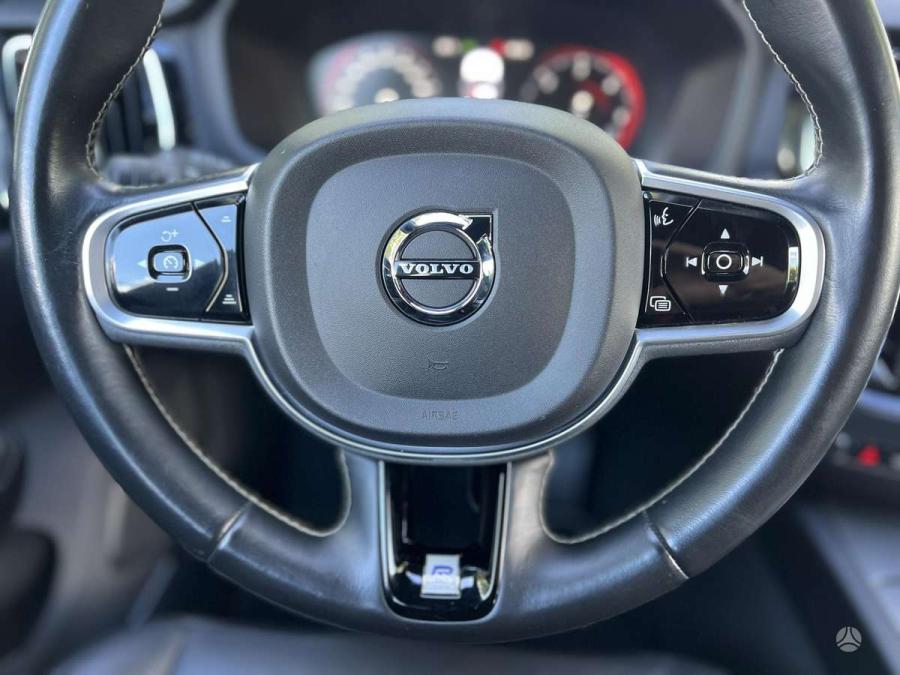 Red Volvo V60 2019 in Kazlu Ruda, with an engine capacity of 1.97 L and mileage of 300 thousand km for 13000 €, photo 17 on AUTOMOTO.COM.LV
