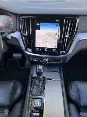 Red Volvo V60 2019 in Kazlu Ruda, with an engine capacity of 1.97 L and mileage of 300 thousand km for 13000 €, photo 19 on AUTOMOTO.COM.LV
