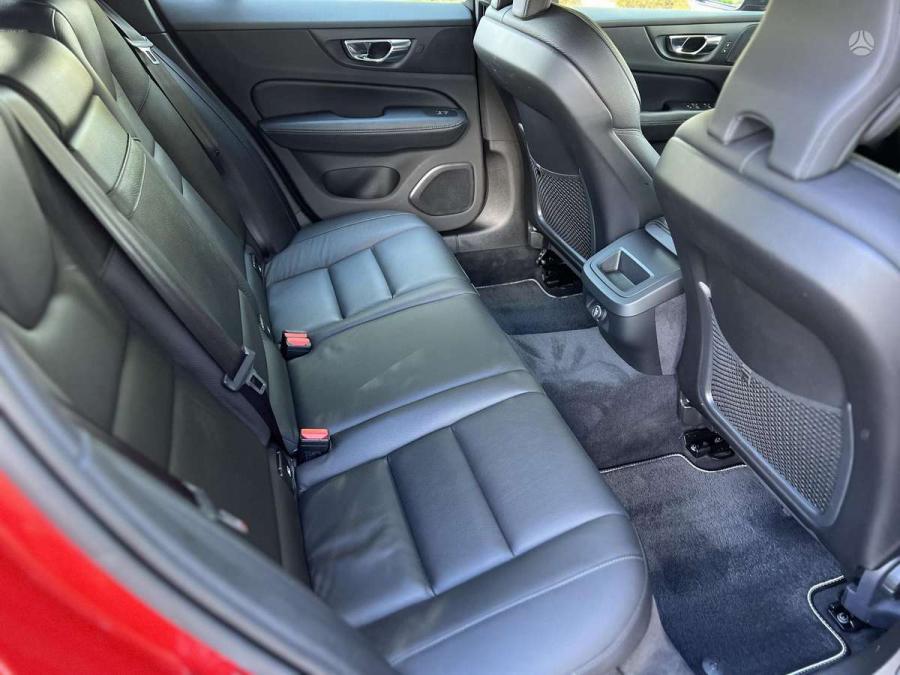 Red Volvo V60 2019 in Kazlu Ruda, with an engine capacity of 1.97 L and mileage of 300 thousand km for 13000 €, photo 28 on AUTOMOTO.COM.LV