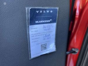 Red Volvo V60 2019 in Kazlu Ruda, with an engine capacity of 1.97 L and mileage of 300 thousand km for 13000 €, photo 35 on AUTOMOTO.COM.LV