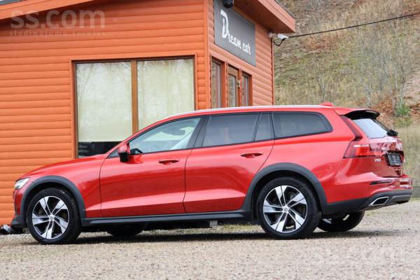 Red Volvo V60 2019 in Tukums, with an engine capacity of 2.00 L and mileage of 170 thousand km for 100 €, photo 5 on AUTOMOTO.COM.LV