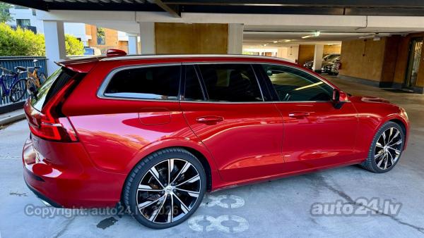 Red Volvo V60 2019 in Tallinn, with an engine capacity of 2.00 L and mileage of 75 thousand km for 24500 €, photo 7 on AUTOMOTO.COM.LV