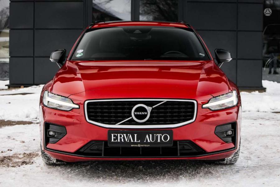 Red Volvo V60 2020 in Siauliai, with an engine capacity of 1.97 L and mileage of 245 thousand km for 18500 €, photo 2 on AUTOMOTO.COM.LV