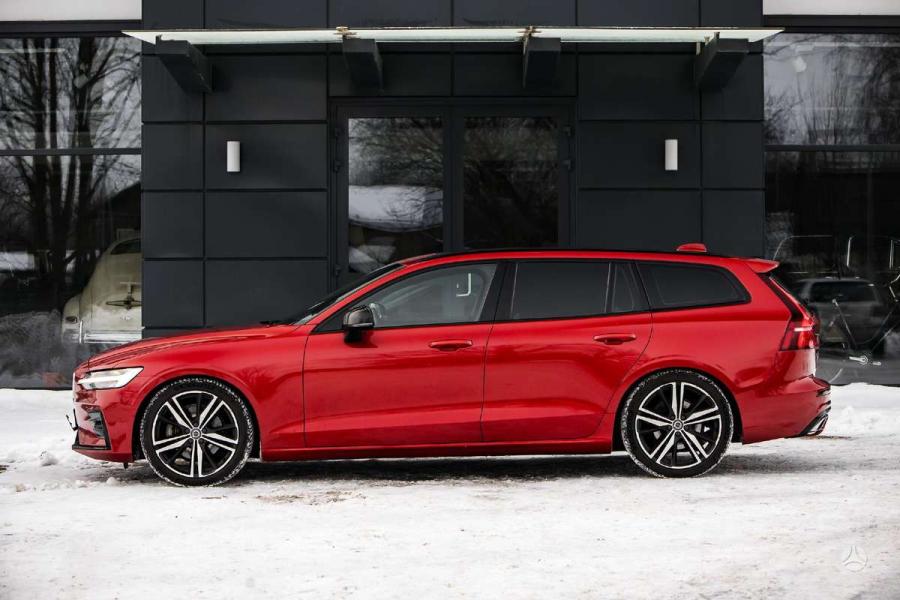 Red Volvo V60 2020 in Siauliai, with an engine capacity of 1.97 L and mileage of 245 thousand km for 18500 €, photo 8 on AUTOMOTO.COM.LV