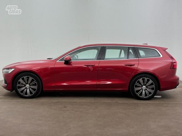 Sarkans Volvo V60 2021 Kauņa, ar dzinēja tilpumu 0.00 L un nobraukumu 37 tūkst. km par 34284 €, foto 4 vietnē AUTOMOTO.COM.LV