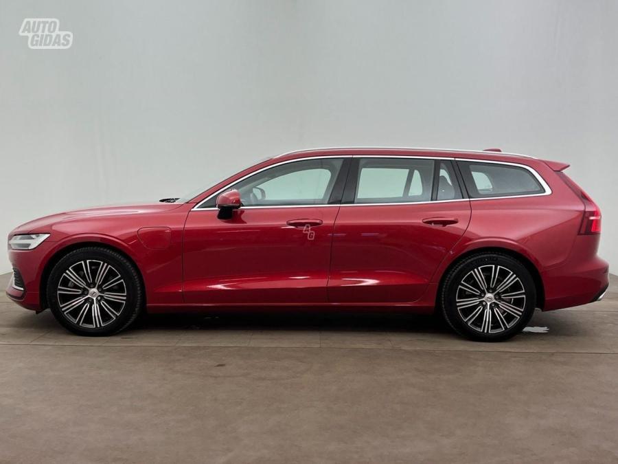 Sarkans Volvo V60 2021 Kauņa, ar dzinēja tilpumu 0.00 L un nobraukumu 37 tūkst. km par 34284 €, foto 4 vietnē AUTOMOTO.COM.LV