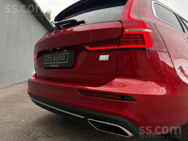 Red Volvo V60 2021 in Jelgava, with an engine capacity of 2.00 L and mileage of 210 thousand km for 19500 €, photo 3 on AUTOMOTO.COM.LV