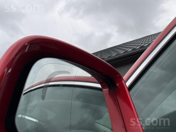 Red Volvo V60 2021 in Jelgava, with an engine capacity of 2.00 L and mileage of 210 thousand km for 19500 €, photo 5 on AUTOMOTO.COM.LV
