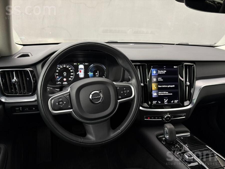 Red Volvo V60 2021 in Jelgava, with an engine capacity of 2.00 L and mileage of 210 thousand km for 19500 €, photo 9 on AUTOMOTO.COM.LV