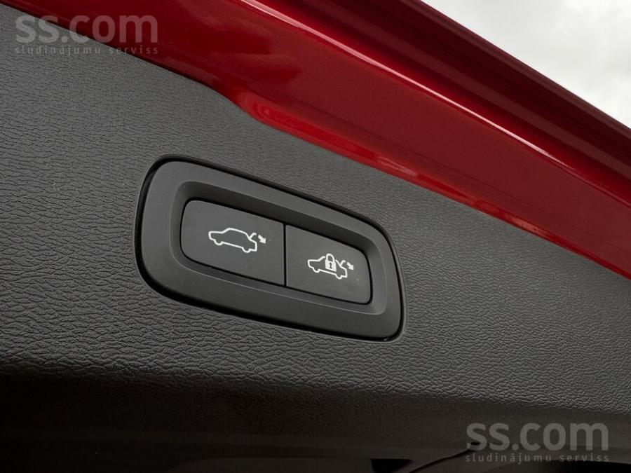 Red Volvo V60 2021 in Jelgava, with an engine capacity of 2.00 L and mileage of 210 thousand km for 19500 €, photo 10 on AUTOMOTO.COM.LV