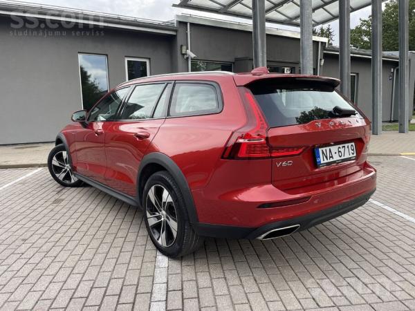 Red Volvo V60 2021 in Jurmala, with an engine capacity of 2.00 L and mileage of 109 thousand km for 30490 €, photo 8 on AUTOMOTO.COM.LV