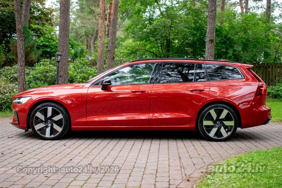 Sarkans Volvo V60 2022 Tallina, ar dzinēja tilpumu 2.00 L un nobraukumu 107 tūkst. km par 36990 €, foto 7 vietnē AUTOMOTO.COM.LV