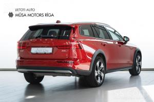 Sarkans Volvo V60 2022 Rīga, ar dzinēja tilpumu 2.00 L un nobraukumu 48 tūkst. km par 28900 €, foto 3 vietnē AUTOMOTO.COM.LV