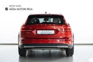 Sarkans Volvo V60 2022 Rīga, ar dzinēja tilpumu 2.00 L un nobraukumu 48 tūkst. km par 28900 €, foto 5 vietnē AUTOMOTO.COM.LV