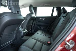 Sarkans Volvo V60 2022 Rīga, ar dzinēja tilpumu 2.00 L un nobraukumu 48 tūkst. km par 28900 €, foto 9 vietnē AUTOMOTO.COM.LV