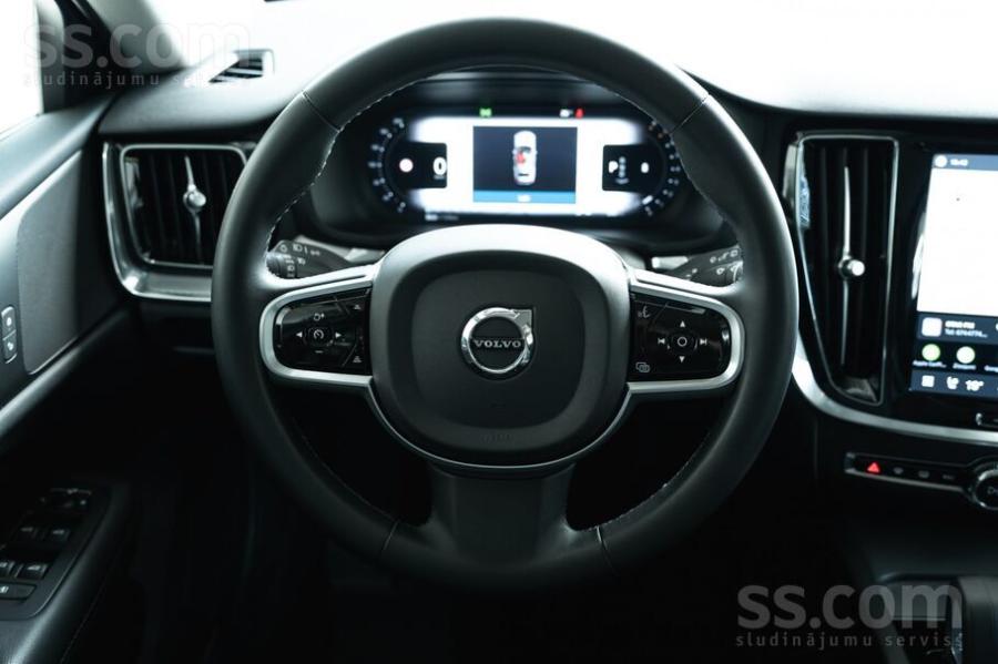 Sarkans Volvo V60 2022 Rīga, ar dzinēja tilpumu 2.00 L un nobraukumu 48 tūkst. km par 28900 €, foto 14 vietnē AUTOMOTO.COM.LV