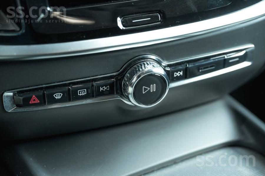 Sarkans Volvo V60 2022 Rīga, ar dzinēja tilpumu 2.00 L un nobraukumu 48 tūkst. km par 28900 €, foto 16 vietnē AUTOMOTO.COM.LV