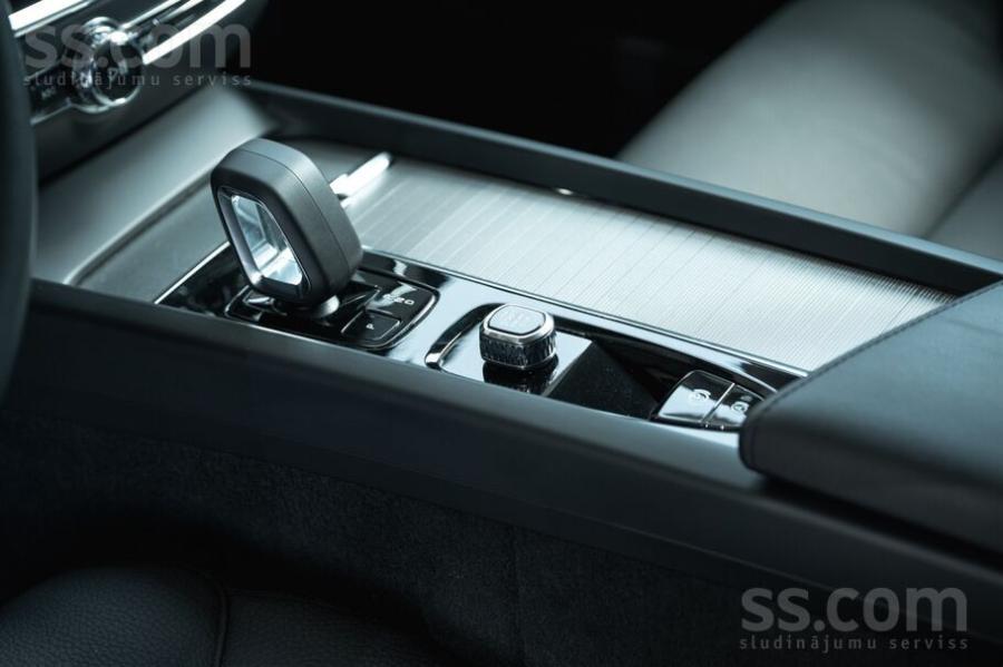 Sarkans Volvo V60 2022 Rīga, ar dzinēja tilpumu 2.00 L un nobraukumu 48 tūkst. km par 28900 €, foto 17 vietnē AUTOMOTO.COM.LV