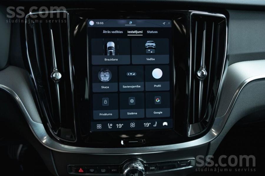 Sarkans Volvo V60 2022 Rīga, ar dzinēja tilpumu 2.00 L un nobraukumu 48 tūkst. km par 28900 €, foto 20 vietnē AUTOMOTO.COM.LV