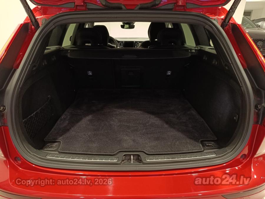 Red Volvo V60 2023 in Tallinn, with an engine capacity of 2.00 L and mileage of 64 thousand km for 35990 €, photo 7 on AUTOMOTO.COM.LV