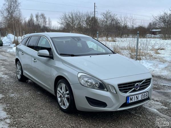 Volvo V60 2010 in Siauliai, with an engine capacity of 2.00 L and mileage of 325 thousand km for 5000 €, photo 1 on AUTOMOTO.COM.LV