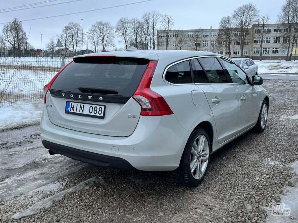Volvo V60 2010 in Siauliai, with an engine capacity of 2.00 L and mileage of 325 thousand km for 5000 €, photo 5 on AUTOMOTO.COM.LV