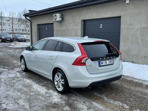 Volvo V60 2010 in Siauliai, with an engine capacity of 2.00 L and mileage of 325 thousand km for 5000 €, photo 8 on AUTOMOTO.COM.LV