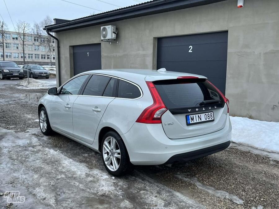 Volvo V60 2010 in Siauliai, with an engine capacity of 2.00 L and mileage of 325 thousand km for 5000 €, photo 8 on AUTOMOTO.COM.LV