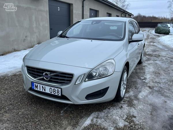 Volvo V60 2010 in Siauliai, with an engine capacity of 2.00 L and mileage of 325 thousand km for 5000 €, photo 8 on AUTOMOTO.COM.LV