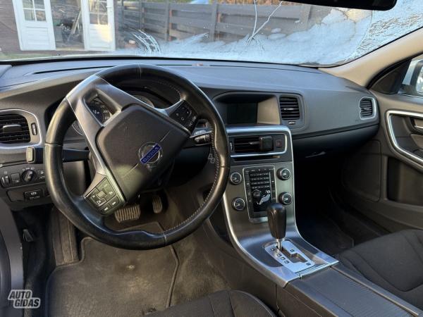 Volvo V60 2010 in Siauliai, with an engine capacity of 2.00 L and mileage of 325 thousand km for 5000 €, photo 10 on AUTOMOTO.COM.LV