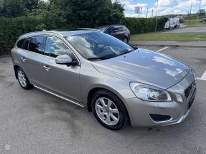Volvo V60 2010 in Vilnius, with an engine capacity of 2.40 L and mileage of 284 thousand km for 6150 €, photo  on AUTOMOTO.COM.LV