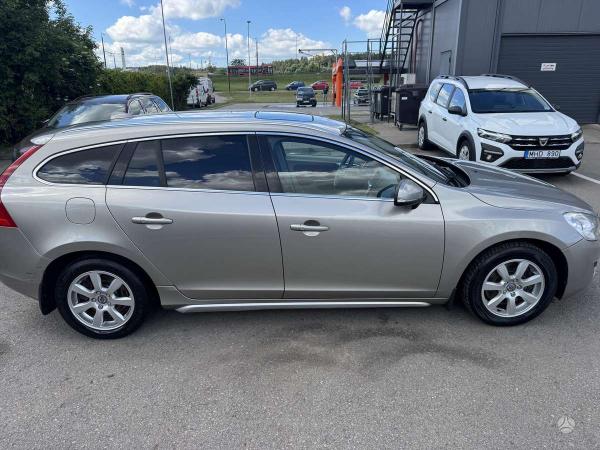 Volvo V60 2010 in Vilnius, with an engine capacity of 2.40 L and mileage of 284 thousand km for 6150 €, photo 2 on AUTOMOTO.COM.LV
