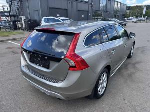 Volvo V60 2010 in Vilnius, with an engine capacity of 2.40 L and mileage of 284 thousand km for 6150 €, photo 4 on AUTOMOTO.COM.LV