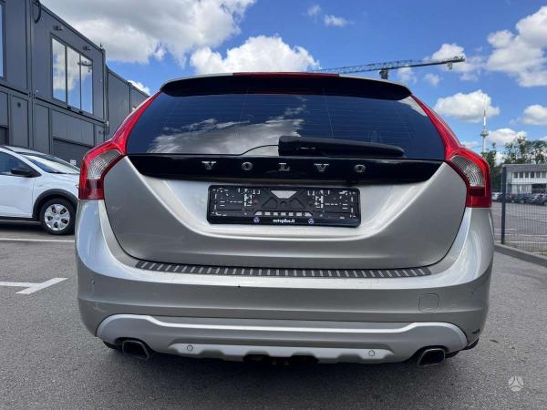 Volvo V60 2010 in Vilnius, with an engine capacity of 2.40 L and mileage of 284 thousand km for 6150 €, photo 4 on AUTOMOTO.COM.LV