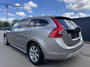 Volvo V60 2010 in Vilnius, with an engine capacity of 2.40 L and mileage of 284 thousand km for 6150 €, photo 6 on AUTOMOTO.COM.LV