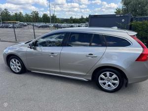 Volvo V60 2010 in Vilnius, with an engine capacity of 2.40 L and mileage of 284 thousand km for 6150 €, photo 7 on AUTOMOTO.COM.LV