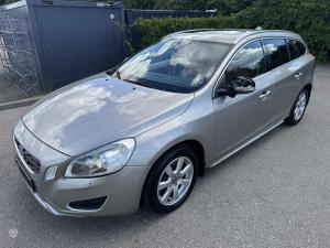 Volvo V60 2010 in Vilnius, with an engine capacity of 2.40 L and mileage of 284 thousand km for 6150 €, photo 8 on AUTOMOTO.COM.LV