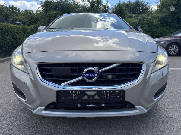 Volvo V60 2010 in Vilnius, with an engine capacity of 2.40 L and mileage of 284 thousand km for 6150 €, photo 8 on AUTOMOTO.COM.LV