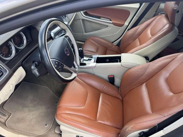 Volvo V60 2010 in Vilnius, with an engine capacity of 2.40 L and mileage of 284 thousand km for 6150 €, photo 9 on AUTOMOTO.COM.LV