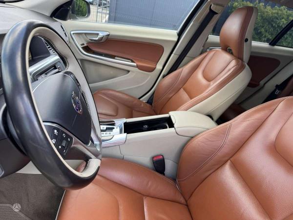 Volvo V60 2010 in Vilnius, with an engine capacity of 2.40 L and mileage of 284 thousand km for 6150 €, photo 10 on AUTOMOTO.COM.LV